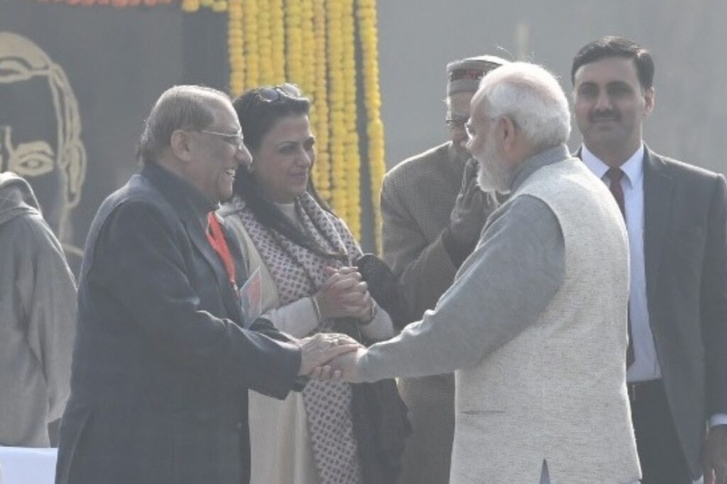 BJP Leader Vijay Kumar Malhotra Passes Away At 93 | Defeated Manmohan ...